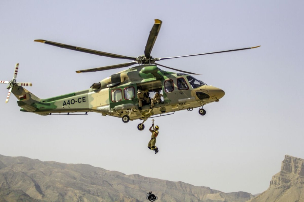 طيران الشرطة ينقذ شخص مصاب من على جبل بولاية الحمراء الشبيبة آخر